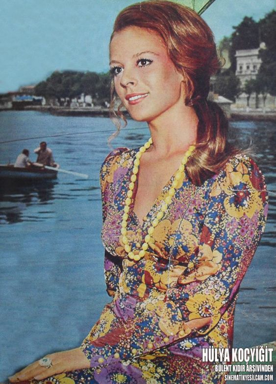 Hülya Koçyiğit Kimdir? - MaksatBilgi