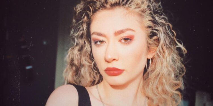 Sena Şener Kimdir? - MaksatBilgi