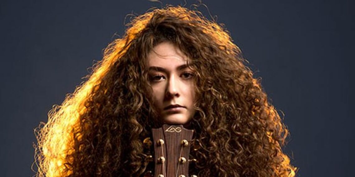 Sena Şener Kimdir? - MaksatBilgi