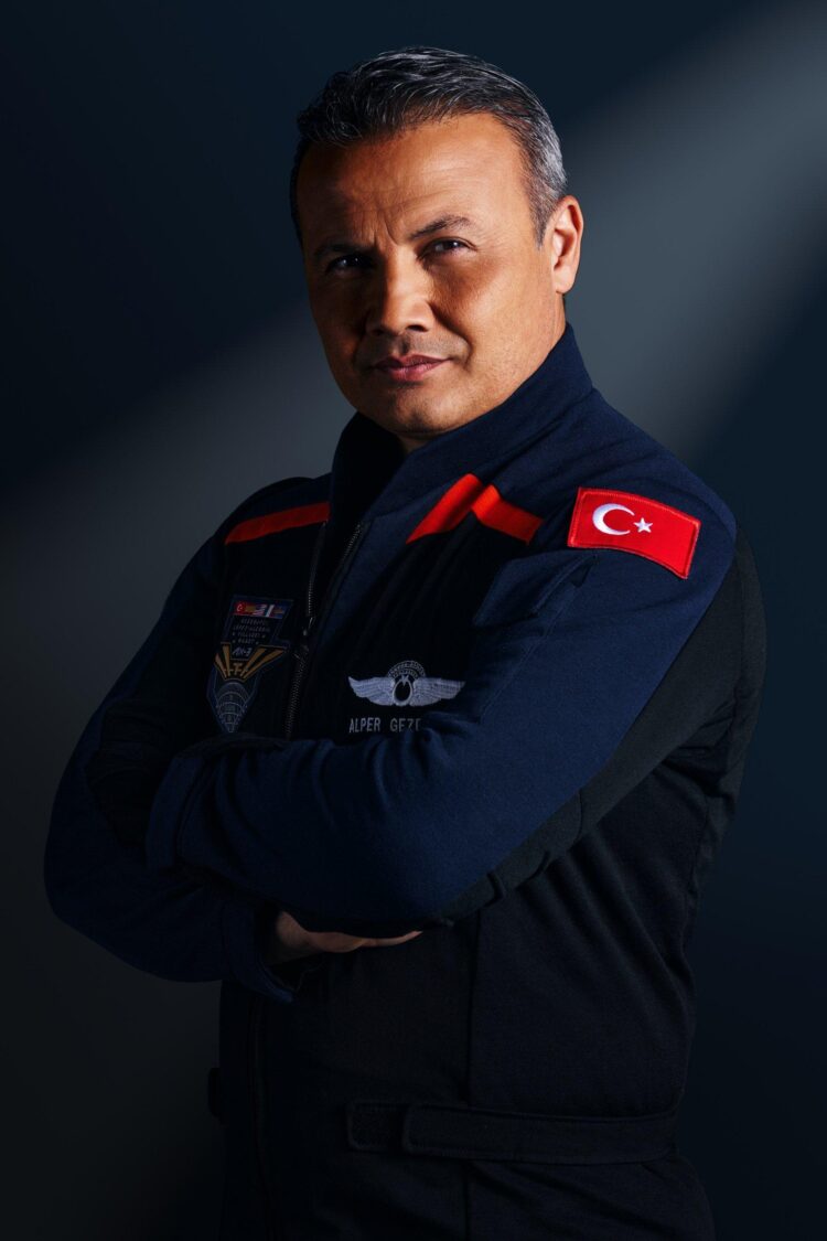 Alper Gezeravcı Kimdir? - MaksatBilgi