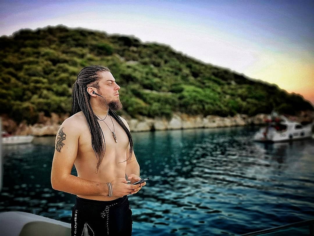 Aref Ghafouri Kimdir? - MaksatBilgi